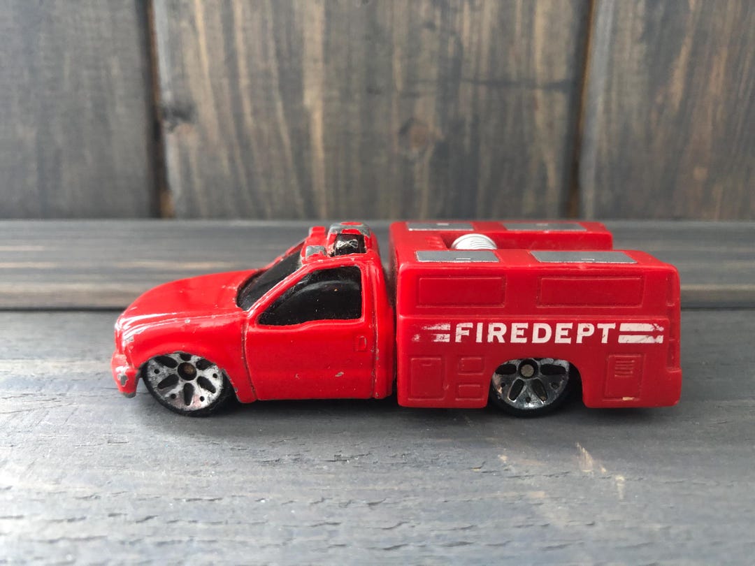 Fire Dept Truck Maisto Fresh Metal 100 Collection Die Cast 1:64 ...
