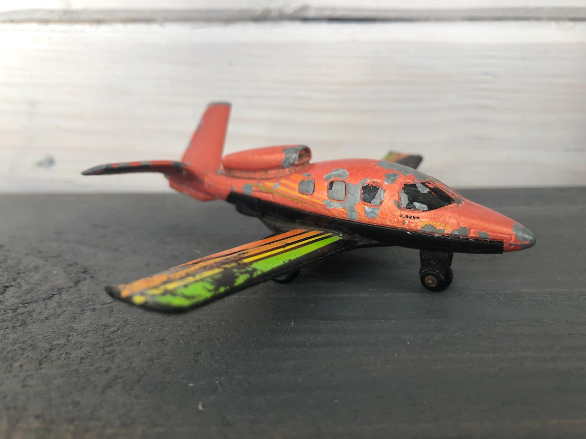 Cirrus Vision Pink Matchbox 1:64 Miniature Car Plane Aircraft Scale ...