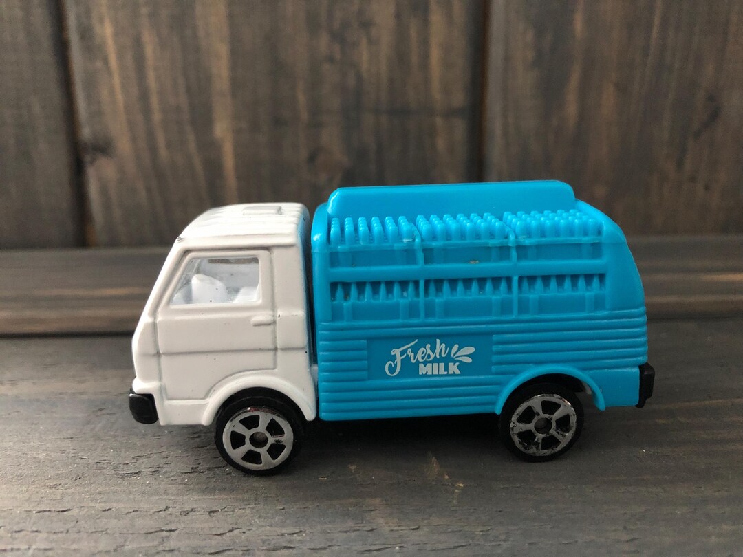 Milk Delivery Truck White Blue Maisto Fresh Metal 100 Collection Die ...