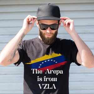 Camiseta Con La Bandera De Venezuela- La Arepa Es De Venezuela ...