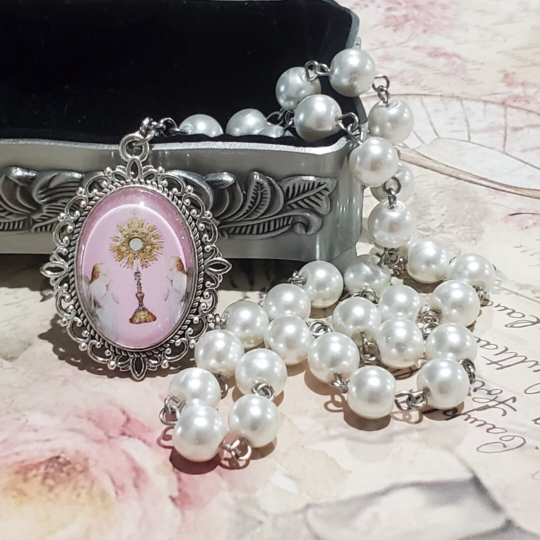 Blessed Sacrament Chaplet, White Glass Pearl Beads, Glass Inlay ...