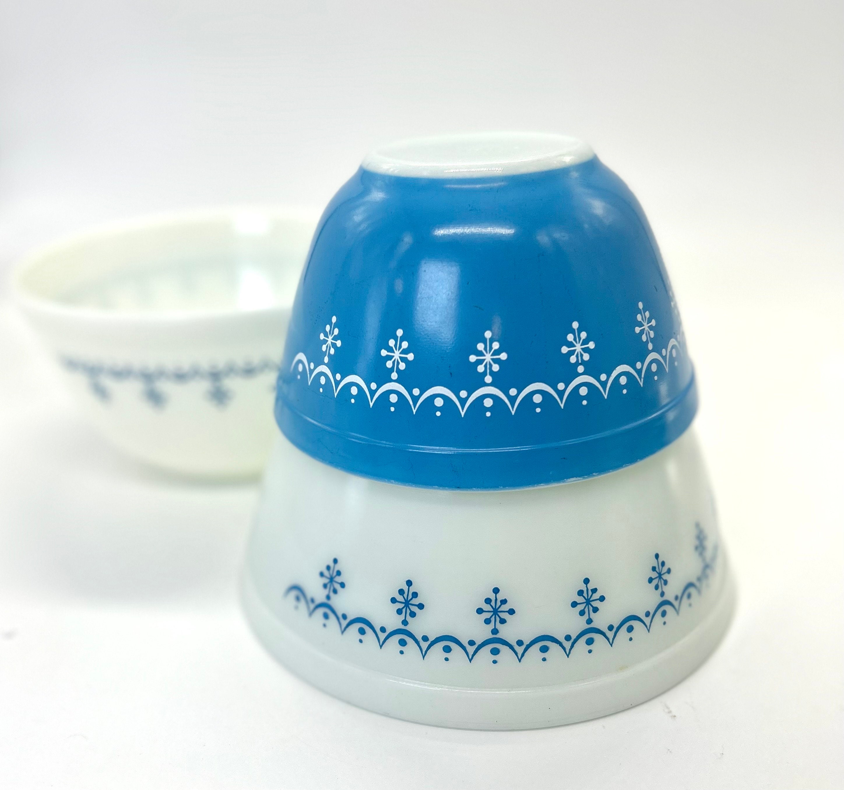 Pyrex Snowflake Blue Mixing Bowls /garland Pattern / 401 and 402 - Etsy