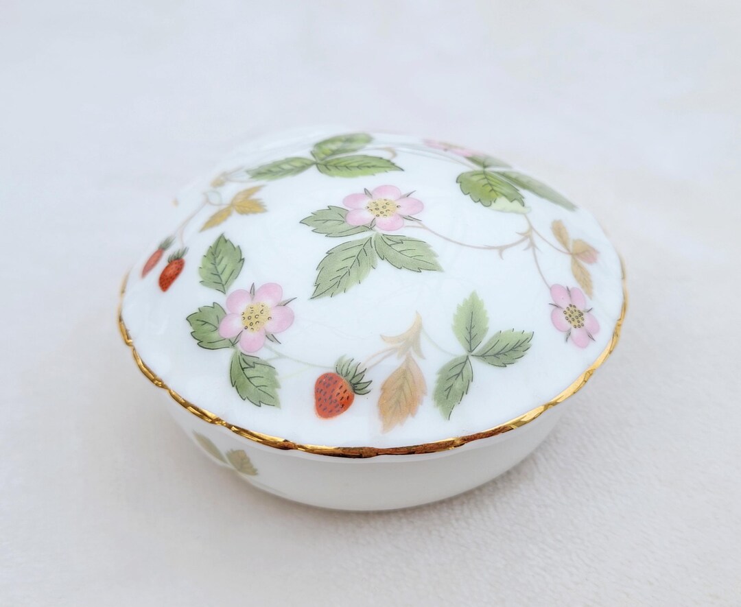 Vintage Wedgwood Wild Strawberry Bone China Shell Trinket Dish W/ Lid - Etsy