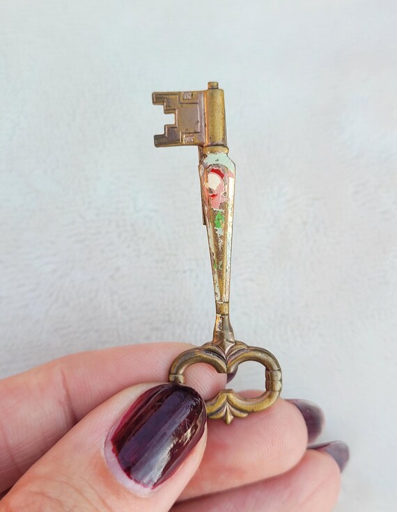 Antique Victorian Skeleton Key Enameled Gold Tone Bro… - Gem