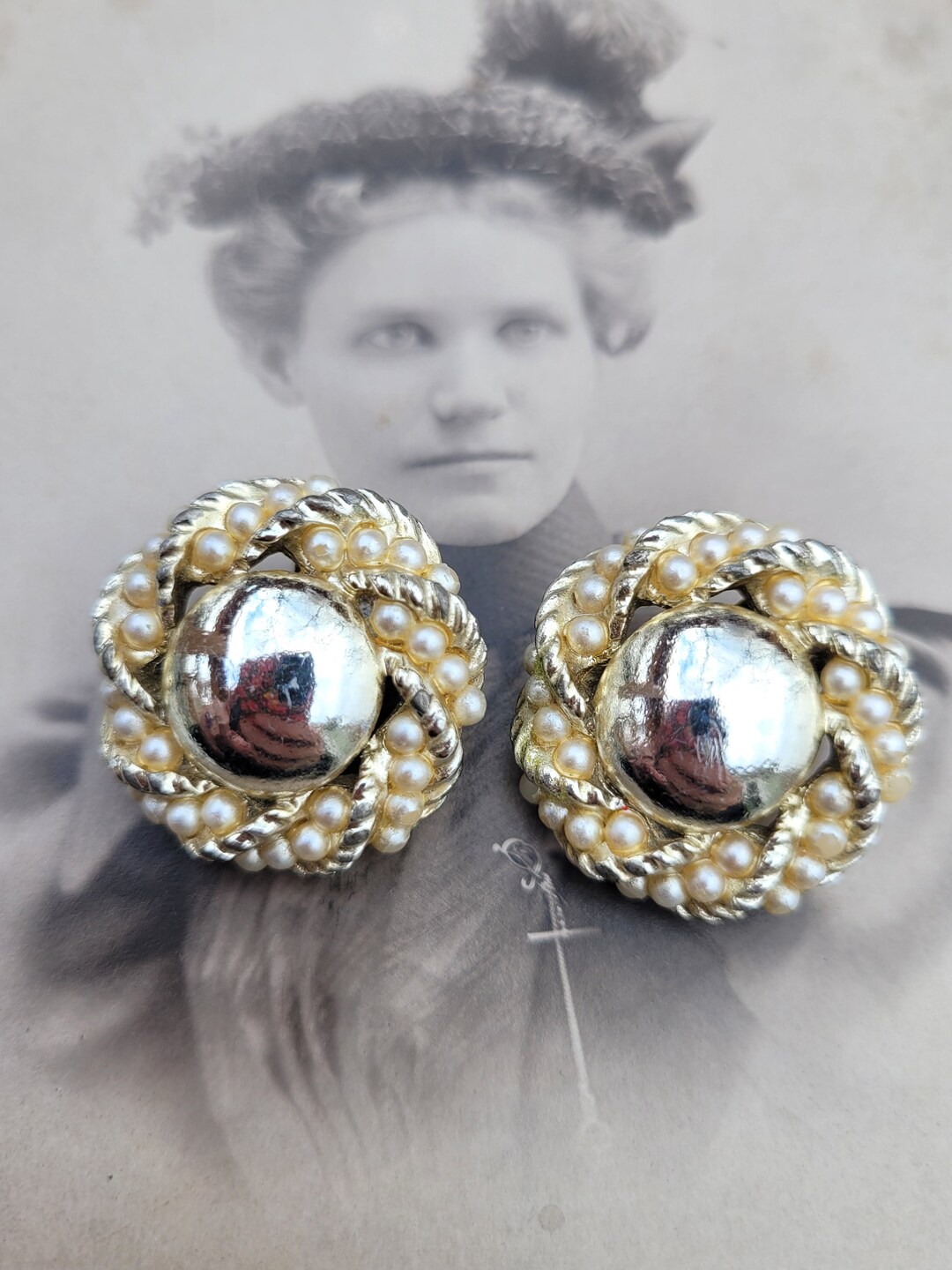 Vintage 1950s Sac Sarah Coventry Faux Pearl Gold Tone Clip on Dome ...