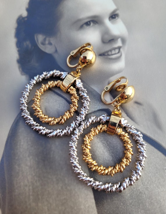 vtg crown trifari hoop - Gem vtg crown trifari hoop - Gem