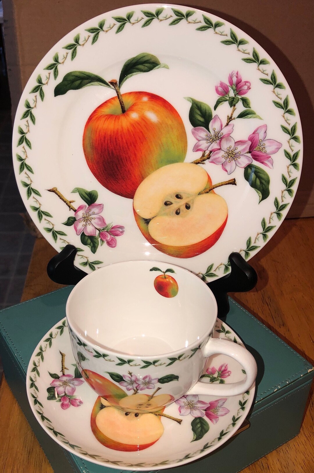 Maxwell & Williams Orchard Fruits Apple Large Cup Saucer Plate 3-set ...