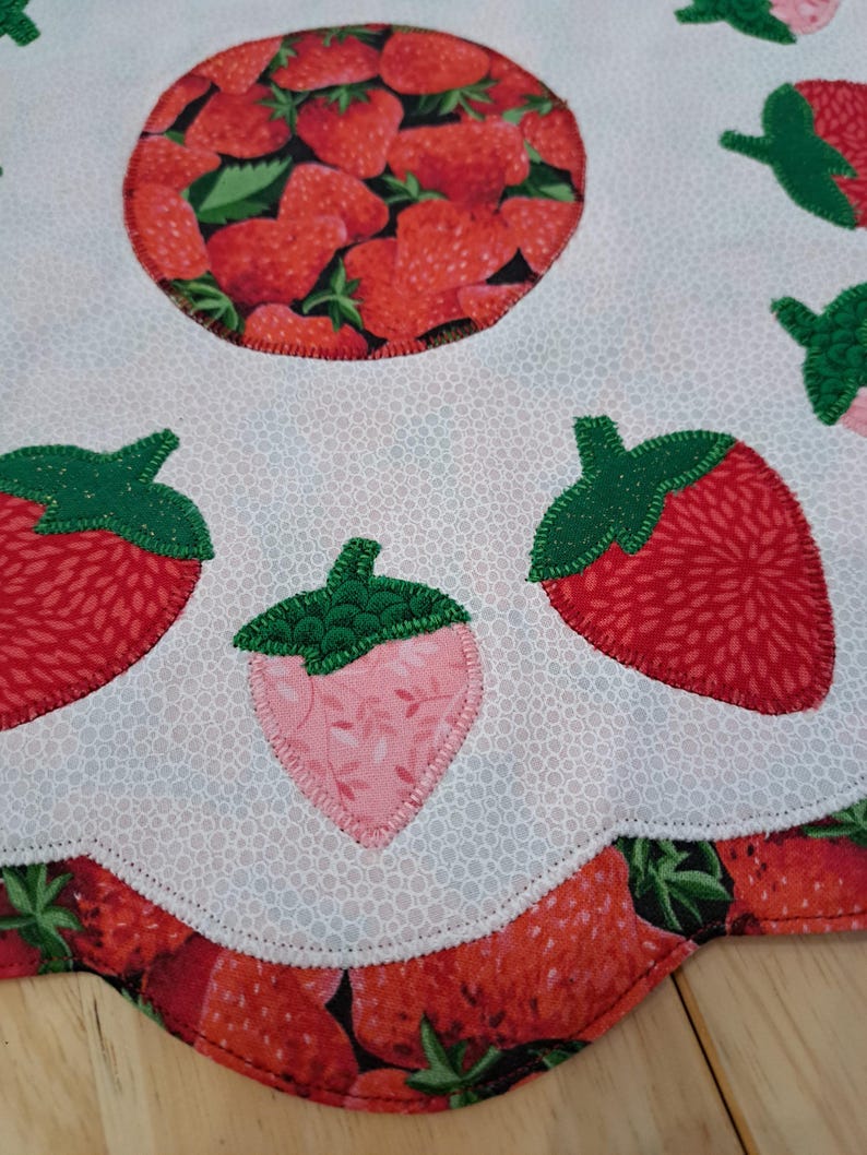 Strawberry Candle Mat/table Topper. Red and Pink Strawberries Featured on a 14 Inch Round ...