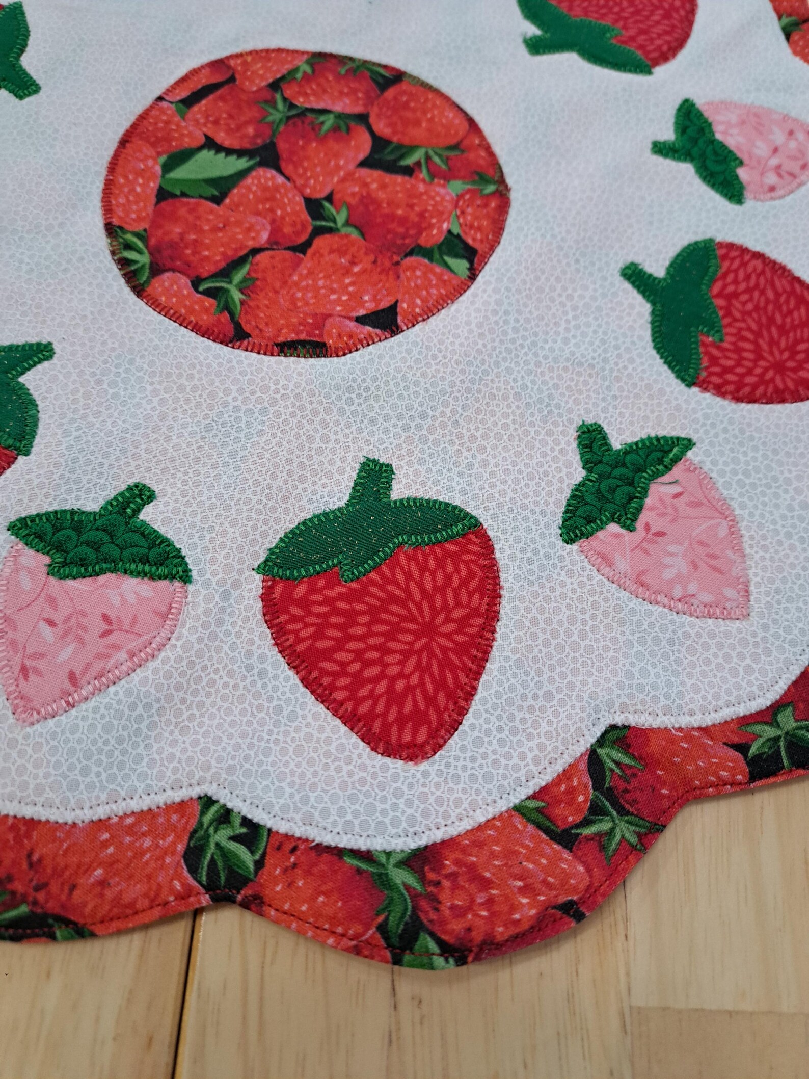 Strawberry Candle Mat/table Topper. Red and Pink Strawberries Featured ...