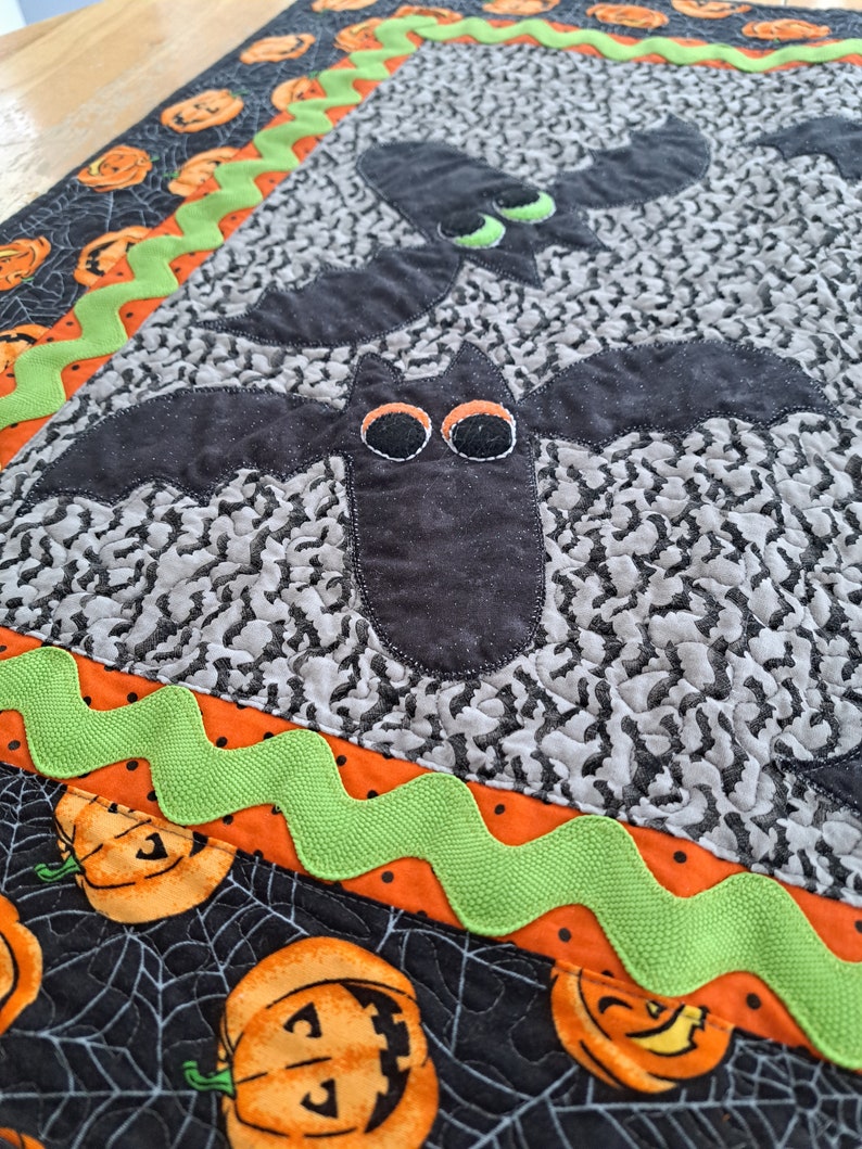 Halloween Bat Table Runner Halloween Decor 26 X 41 Quilted & Applique ...