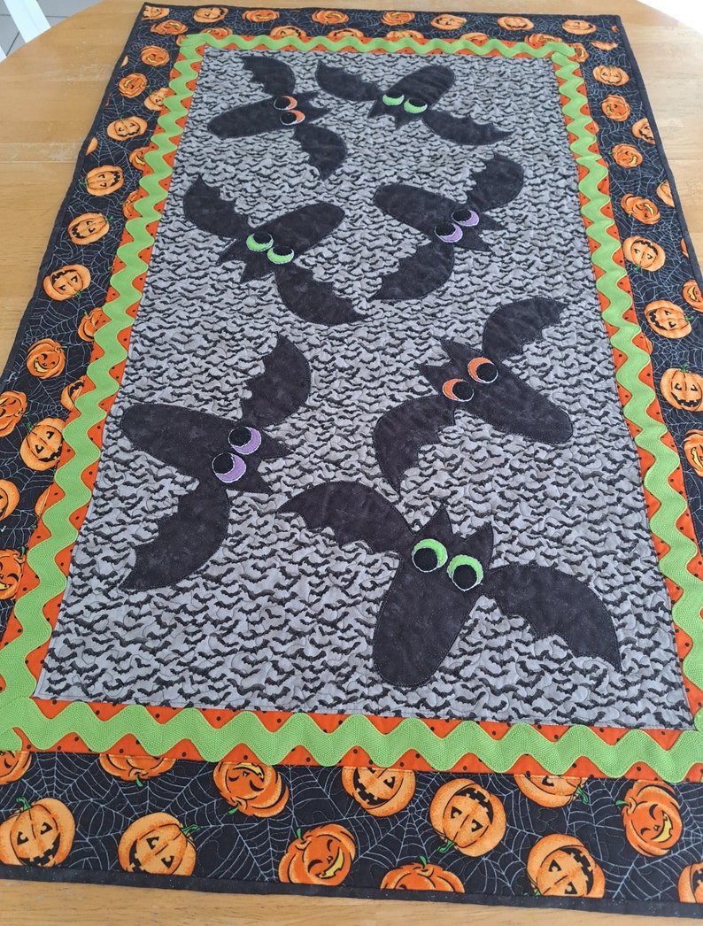 Halloween Bat Table Runner Halloween Decor 26 X 41 Quilted & Applique ...