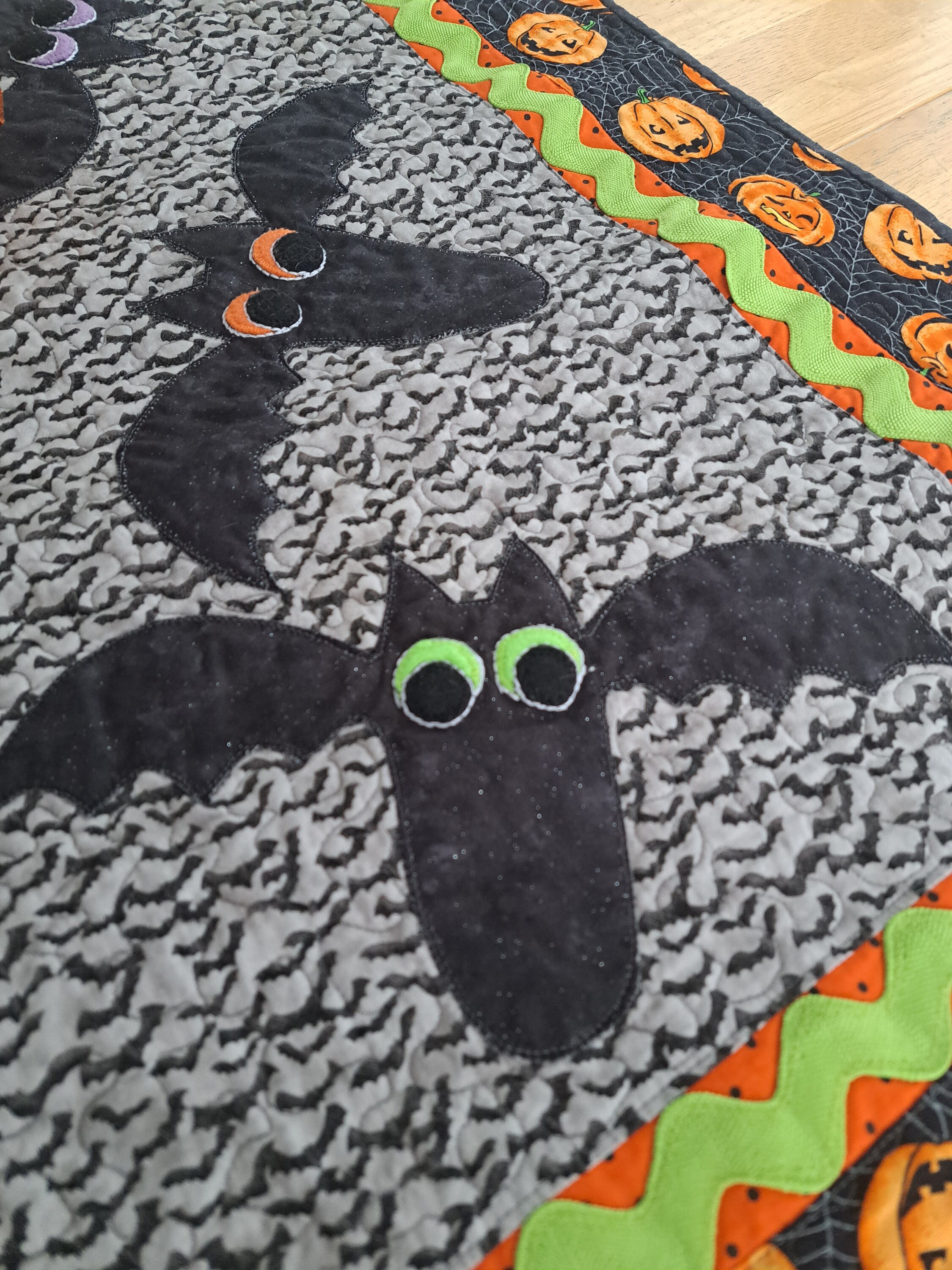 Halloween Bat Table Runner Halloween Decor 26 X 41 Quilted & Applique ...