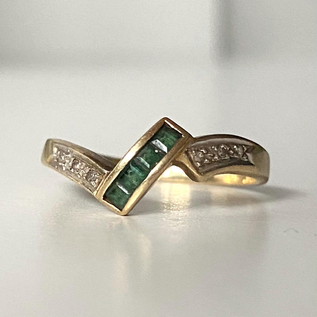 14 Carat Gold Ring Diamond and Emerald Women Swirl Ring Gemstone Oak ...