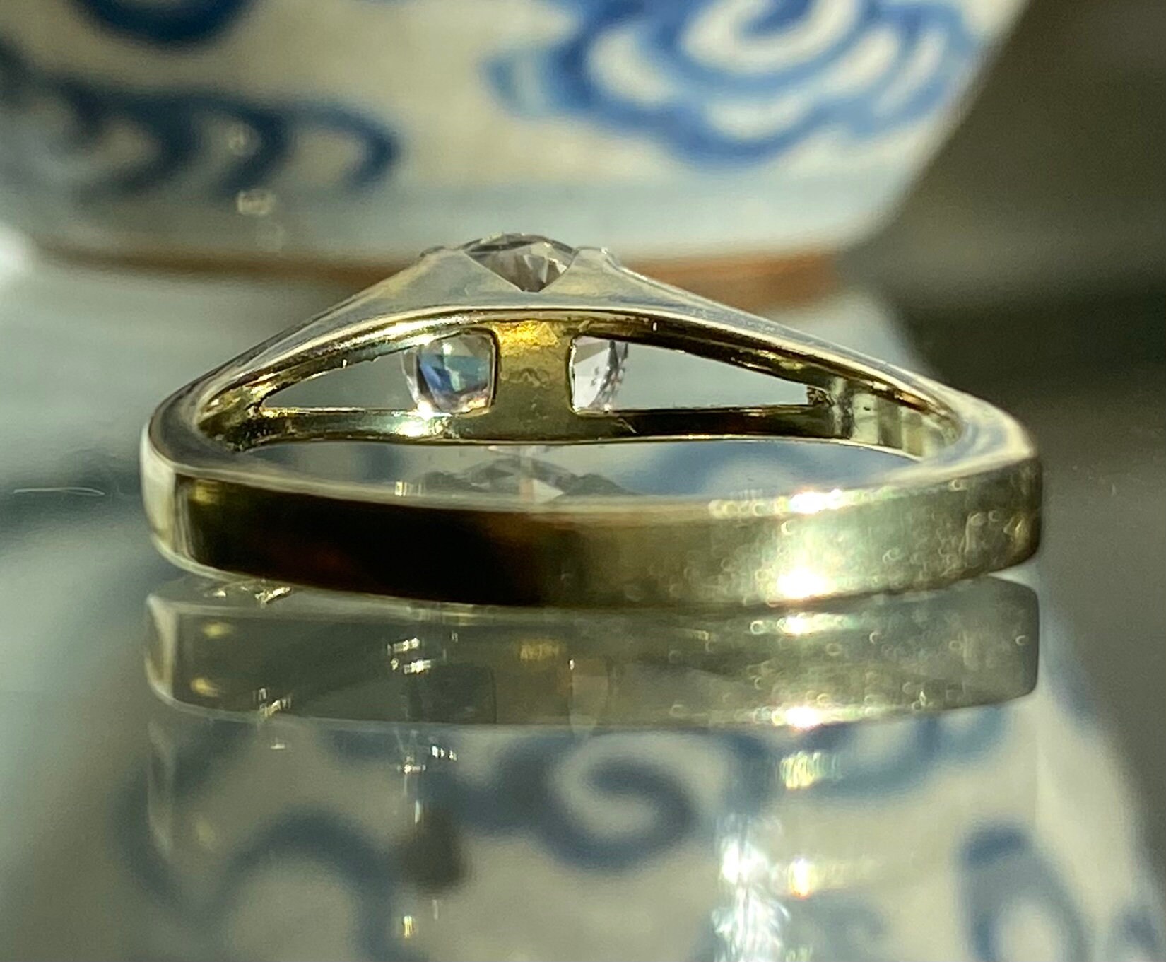 Vintage - 14 Kt Yellow Gold Ring - Zircon Brilliant Cut Vintage - 14 Kt Yellow Gold Ring - Zircon Brilliant Cut
