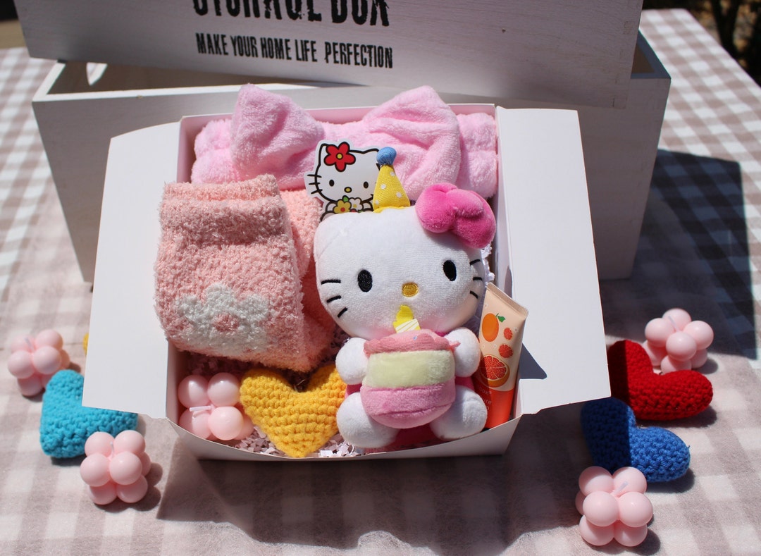 Sanrio Gift Box, Sanrio Birthday Series, Hand Made Crochet Heart, Fuzzy ...