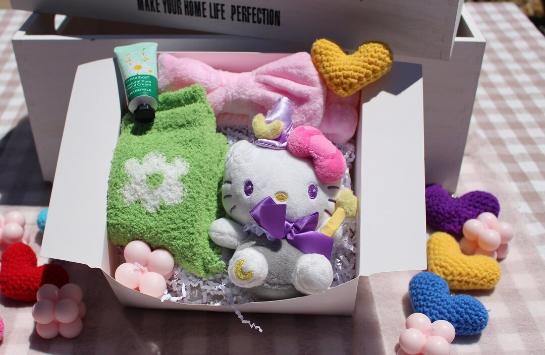 Sanrio Gift Box, Sanrio Wizard Series, Hand Made Crochet Heart, Fuzzy ...