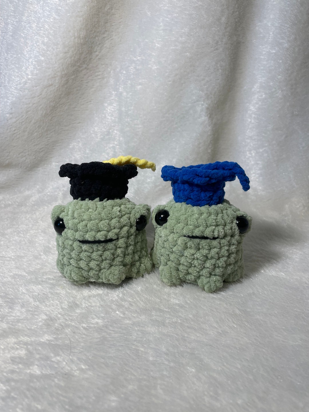 Graduation Frog Crochet Plushie, Handmade Amigurumi - Etsy