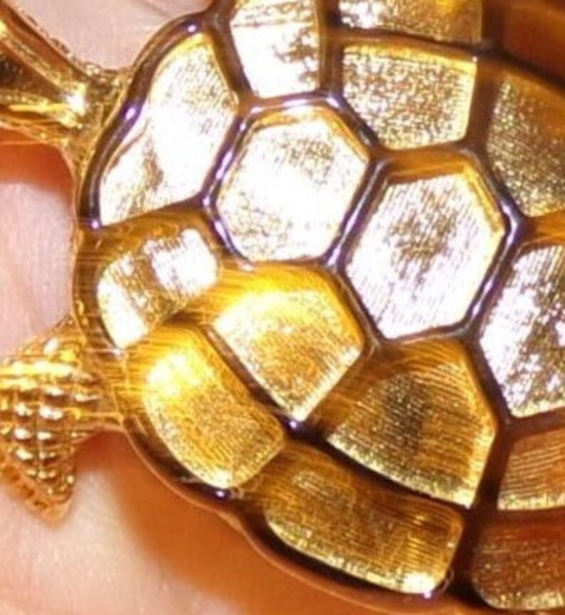 Adorable Red Eyed Gold Tone Turtle Shaped Pin Signed Trifari Tm-no Wear ...