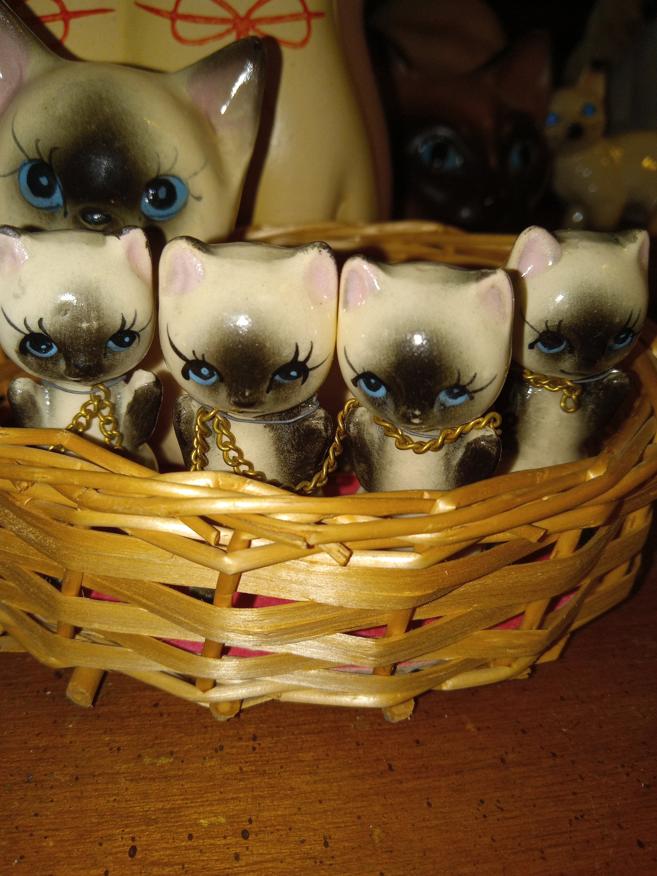 Norcrest Japan SIAMESE CAT FIGURINE Mama and Her Litter in a Basket - Etsy