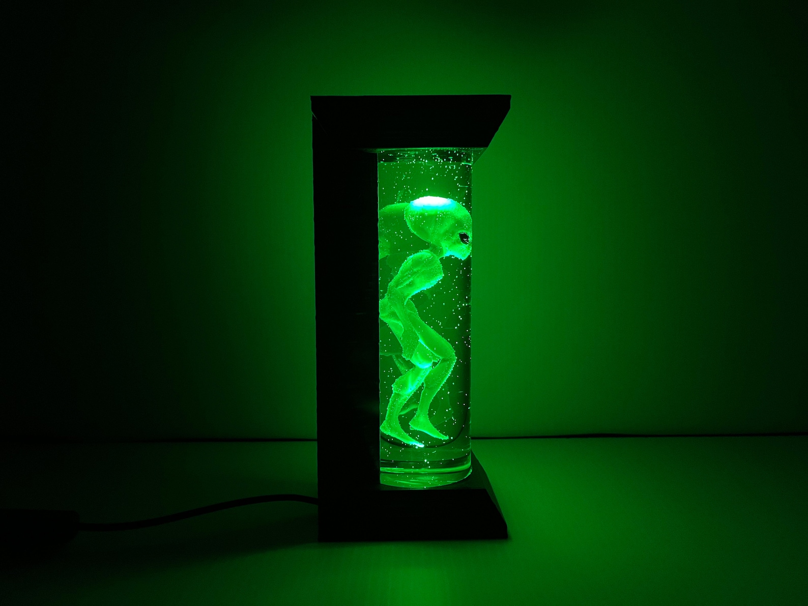 Alien in Stasis Tank, Green LED Lamp, Extra Terrestrial Figure, Area-51 ...