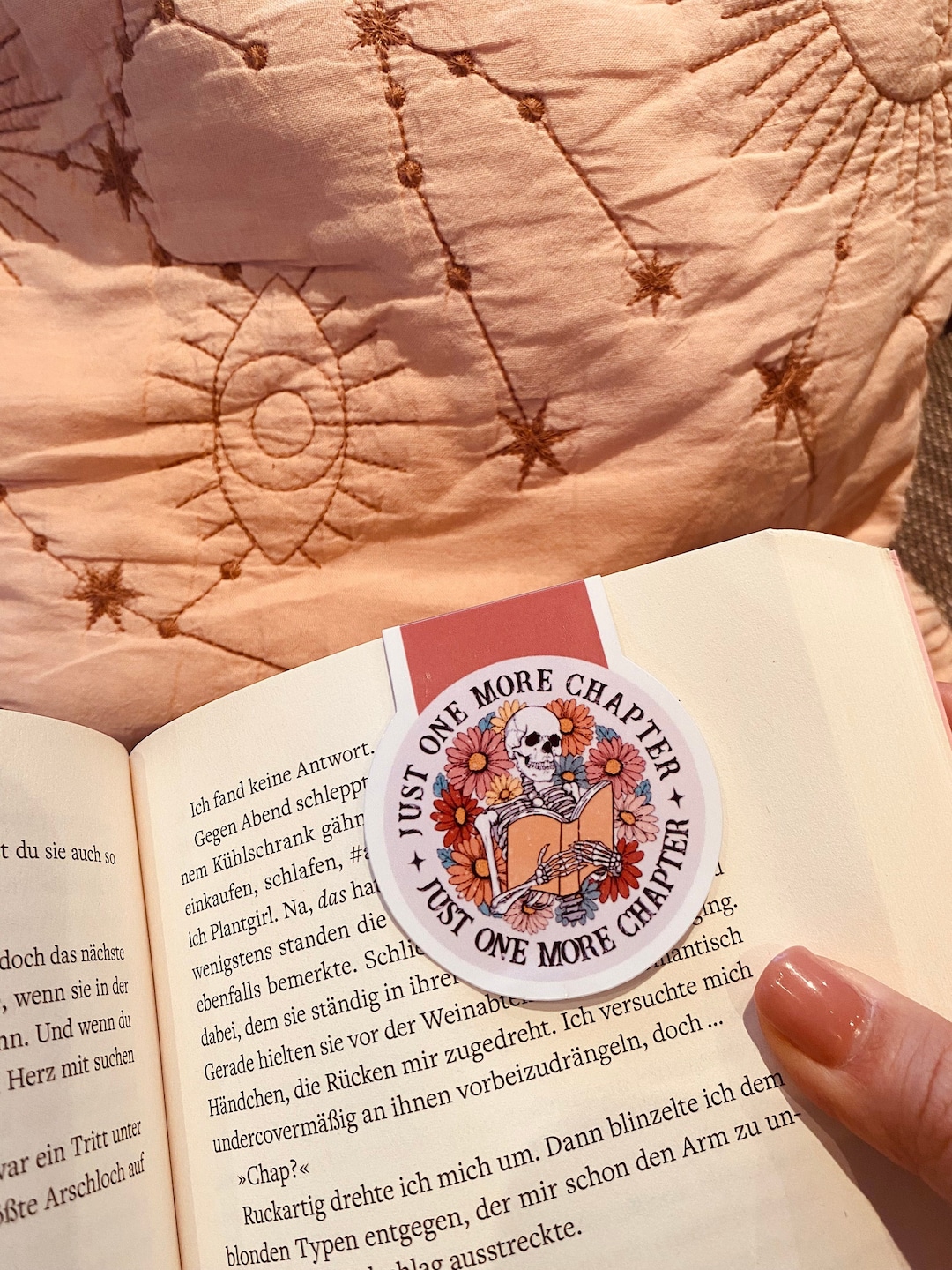 Just One More Chapter Bookmark Vinyl Bookmarks Gift for - Etsy