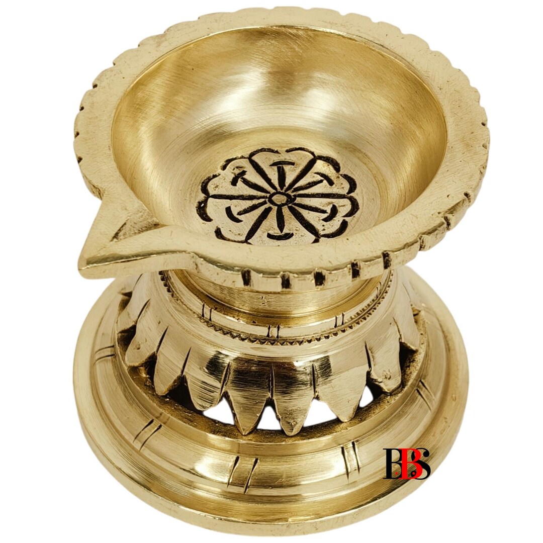 Small Brass Diya Deepak: Pooja Aarti Oil Lamp - Etsy
