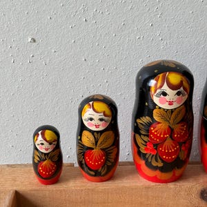 Nesting Dolls, Red and Gold, European, Set of 5. - Etsy