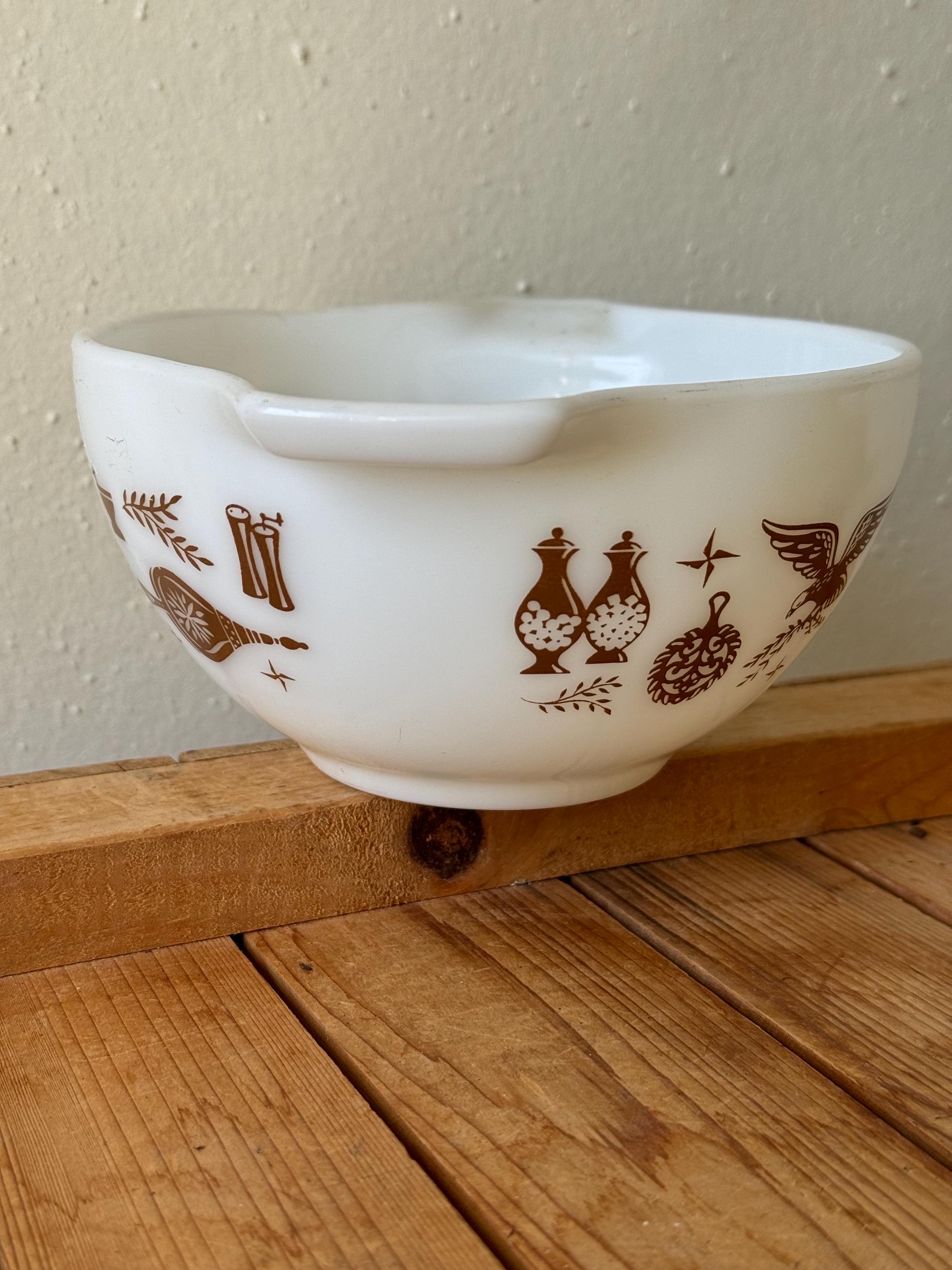 Pyrex Early American Brown on White Pattern Bowl With Lip / Handle ...