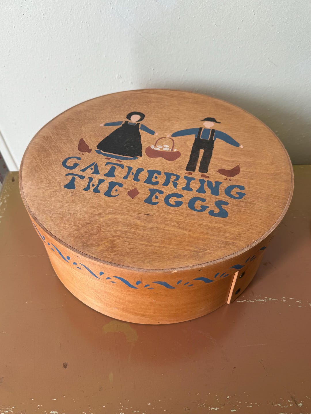 Round Cheese Box, Gathering the Eggs Pennsylvania Dutch Couple Stencil ...