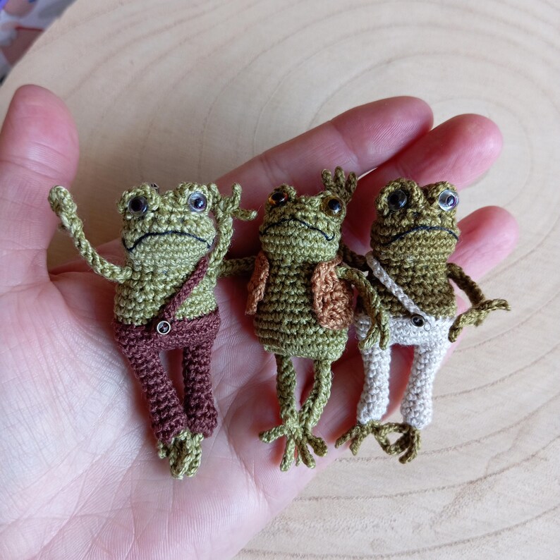 Crochet Green Frog Brooch or Keychain: Amigurumi Animal - Etsy UK