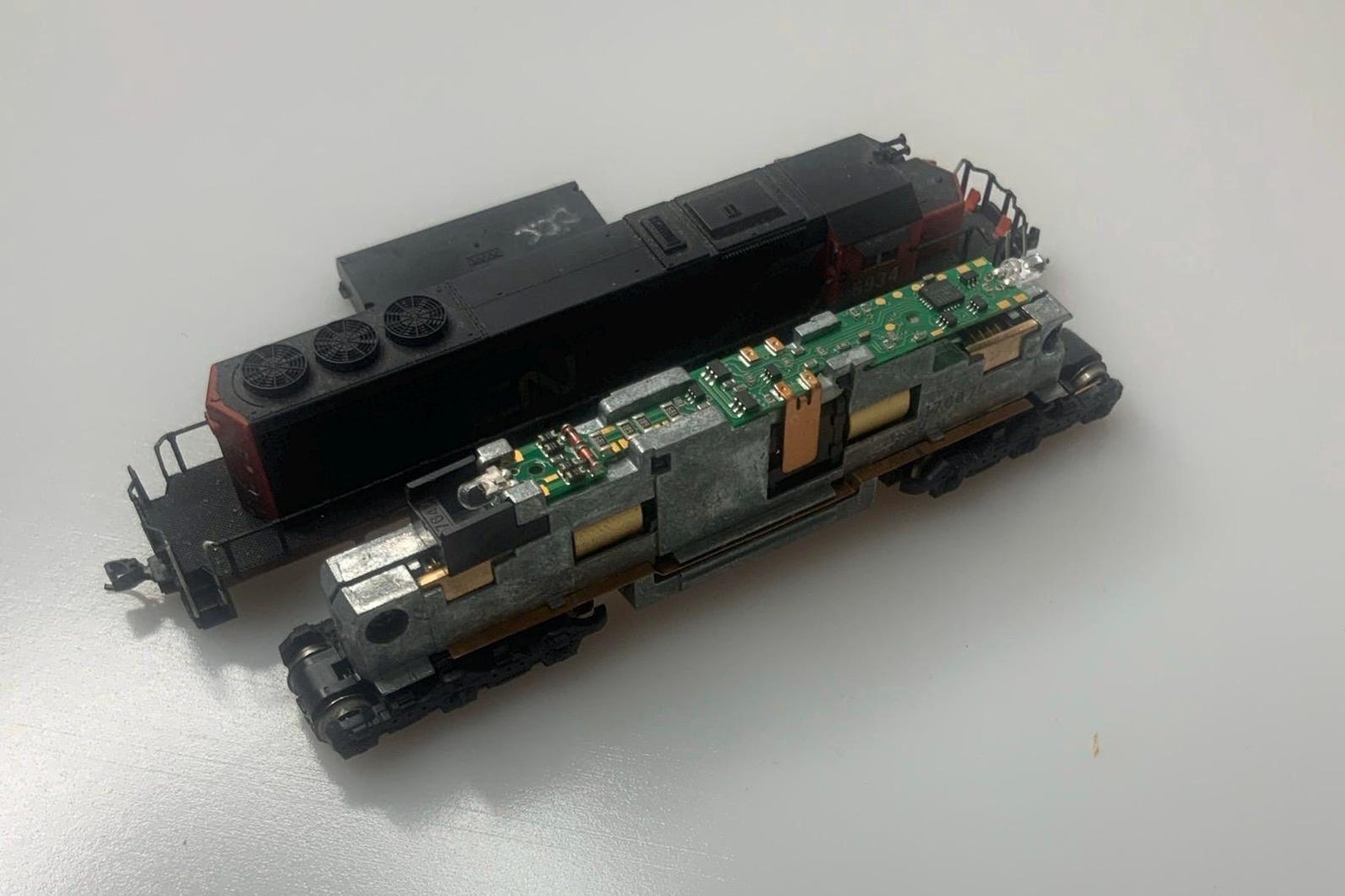 Used N Scale Kato Canadian National 176-4702 SD40-2 Early Production CN#5934 Diesel Locomotive ...