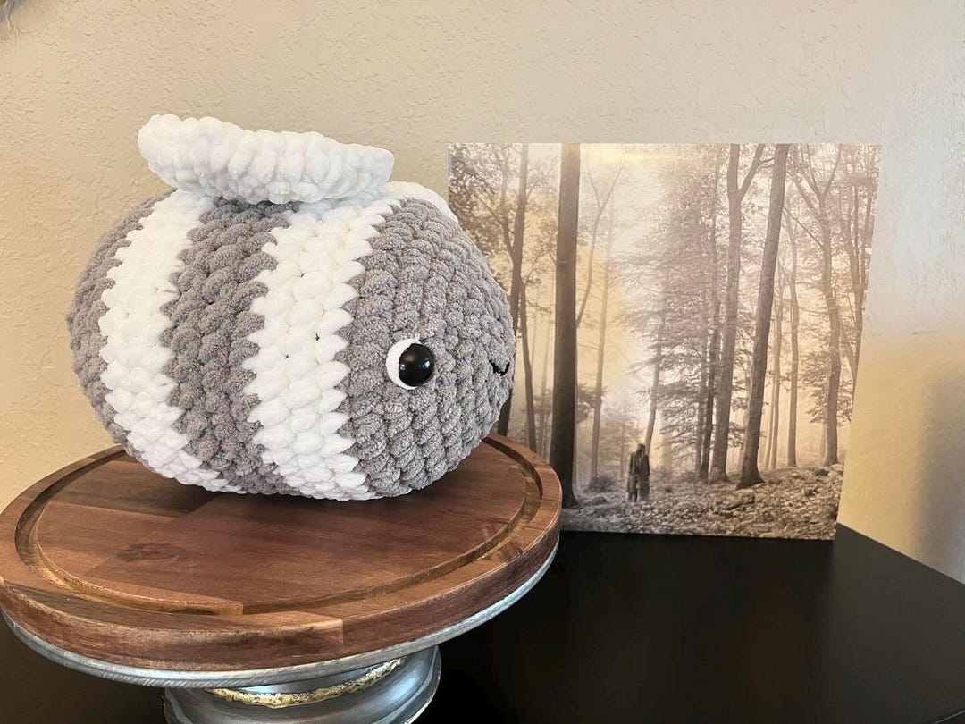 Taylor Swift Folklore Bee - Etsy