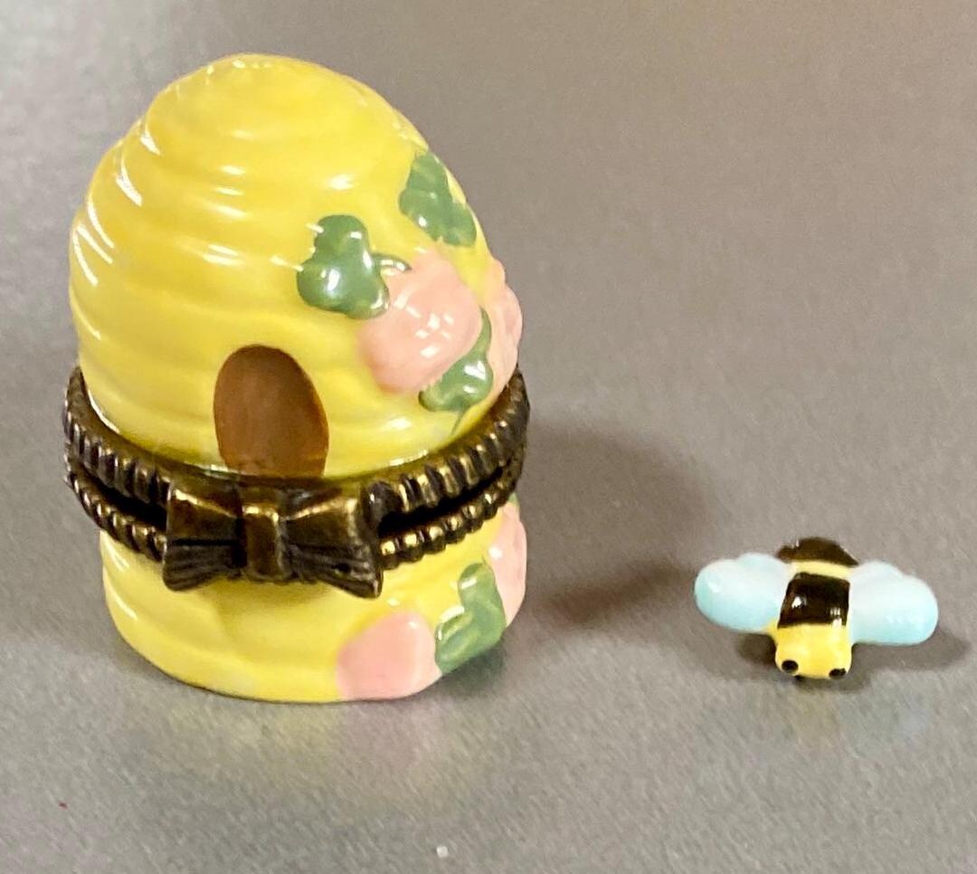 Vintage Porcelain Beehive and Bee Hinged Trinket Box by Midwest® - Etsy
