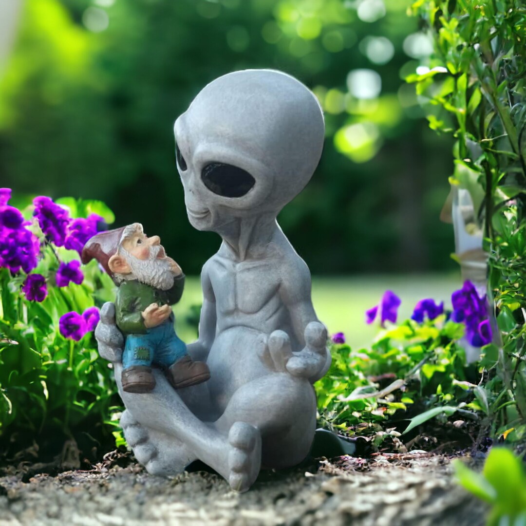 Alien Holding Gnome Garden Statue, Gnome Yard Art, Alien Decor ...