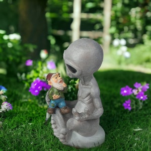 Alien Holding Gnome Garden Statue, Gnome Yard Art, Alien Decor ...