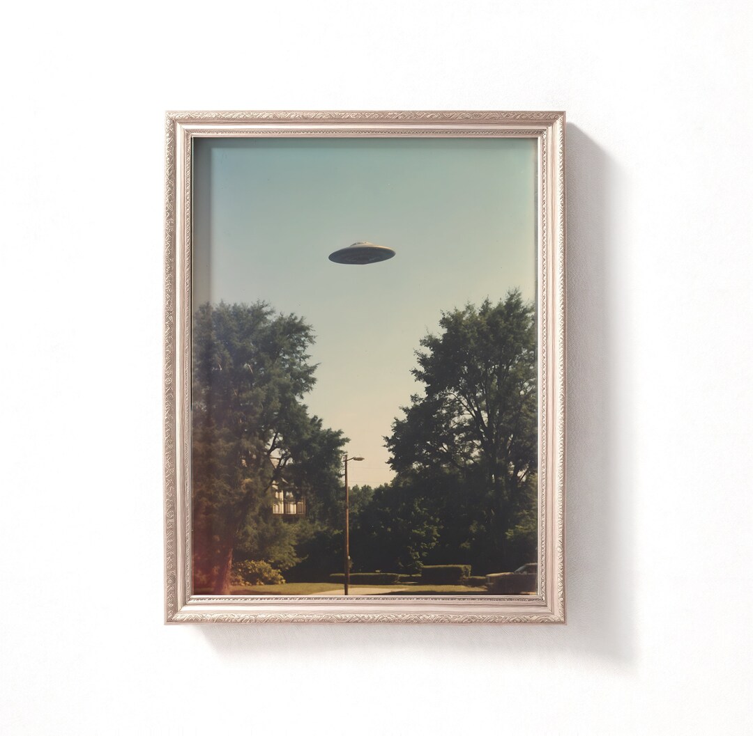 Vintage Ufo Photograph, Flying Saucer Photo, Retro Ufo Print, Digital ...