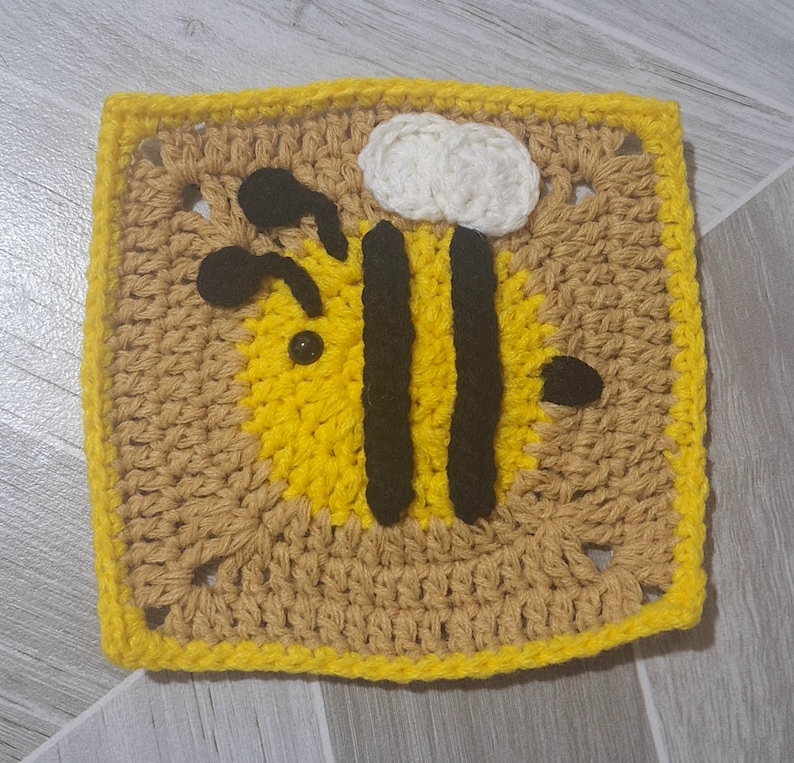 Bumble Bee Granny Square Crochet Pattern – US Terms, Video Tutorial ...