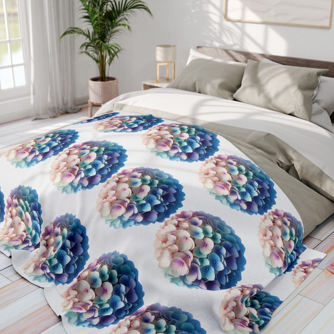 Large Hydrangeas on a Very Soft Fleece Blanket of Flowers Easy Gift ...