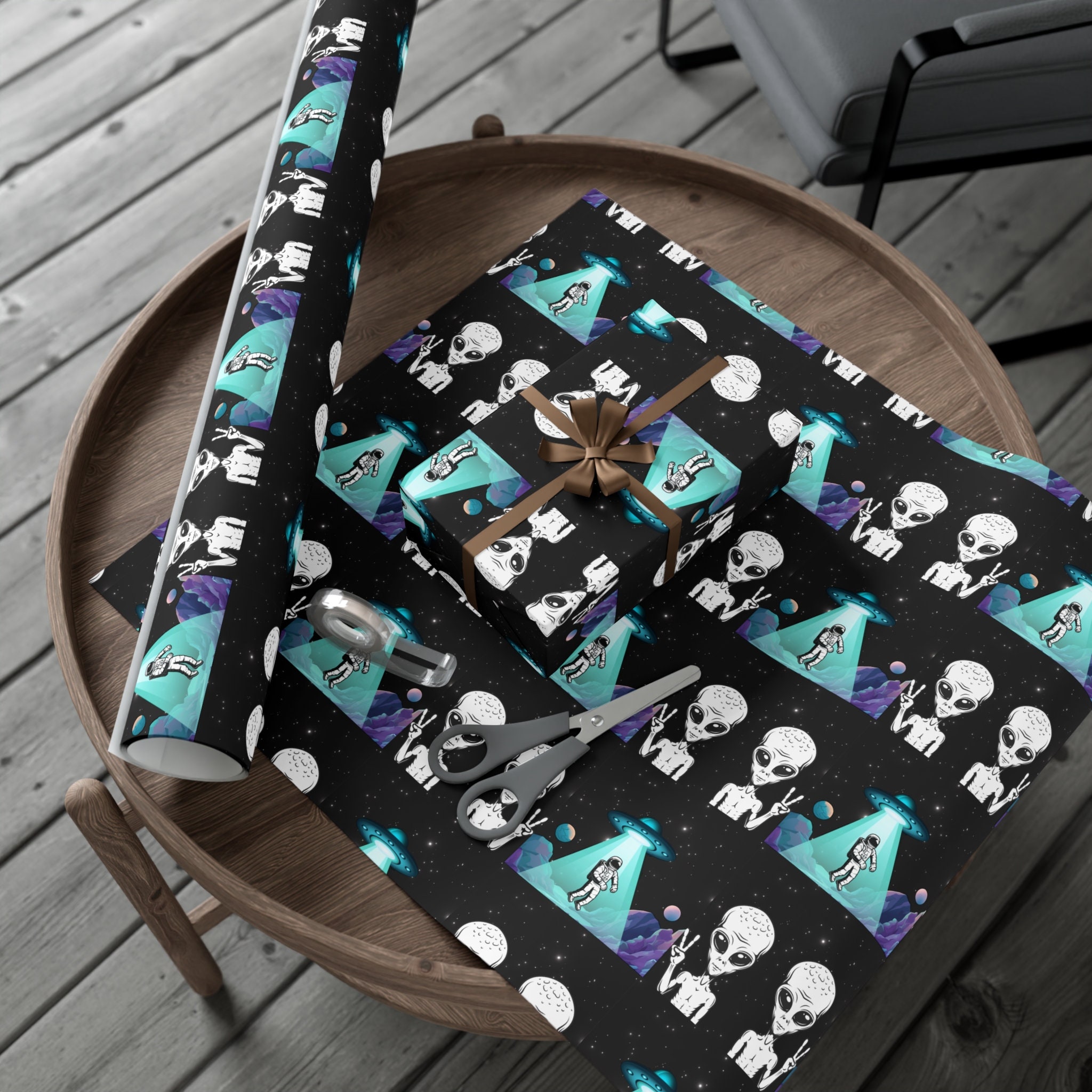 Astronaut and Aliens Wrapping Paper, Cute Space Theme Gift Wrap, Ideal ...