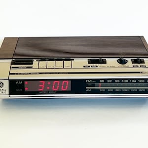 Vintage General Electric AM/FM Alarm Clock/radio Model 7-4634B ...
