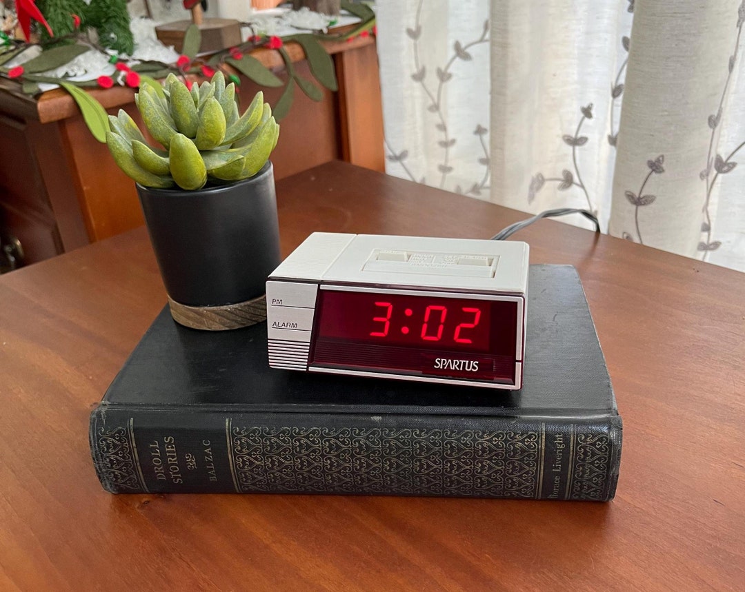 Vintage 80's White Spartus Digital Alarm Clock - Etsy