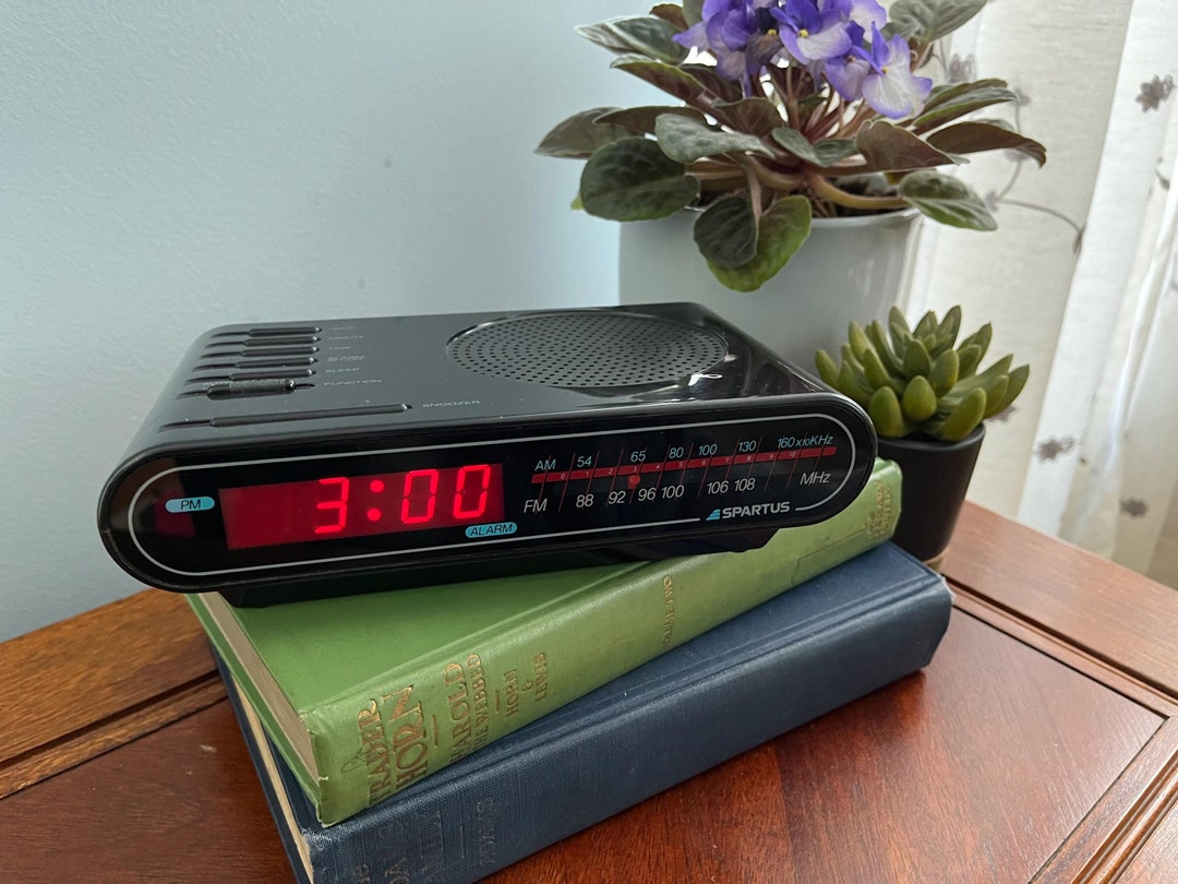 Vintage 80's Black Spartus AM/FM Digital Alarm Clock Radio, Rare Model ...