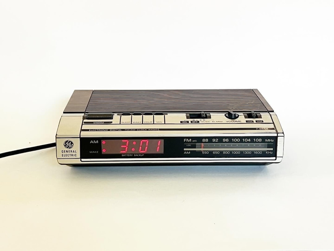 Vintage General Electric AM/FM Alarm Clock/radio Model 7-4634B ...