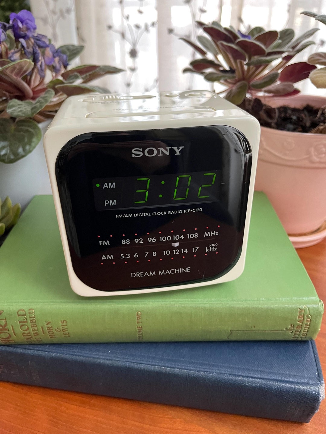 Vintage 80's White Sony Dream Machine AM/FM Alarm Clock Radio With Green Digital Display, Model ...