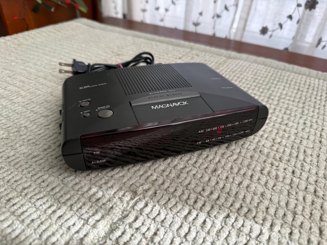 Vintage 90s Magnavox AM/FM Digital Alarm Clock Radio - Etsy