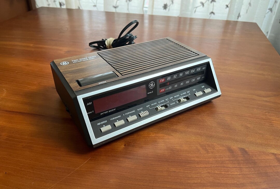 Vintage 80's GE AM/FM Digital Alarm Clock Radio, Model #7-4616B_IT - Etsy
