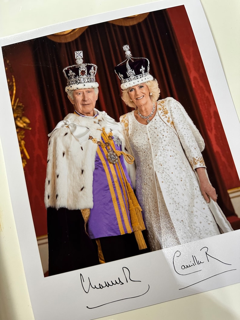 Queen Elizabeth II Hand Signed Photo Print | British Royal Family ...