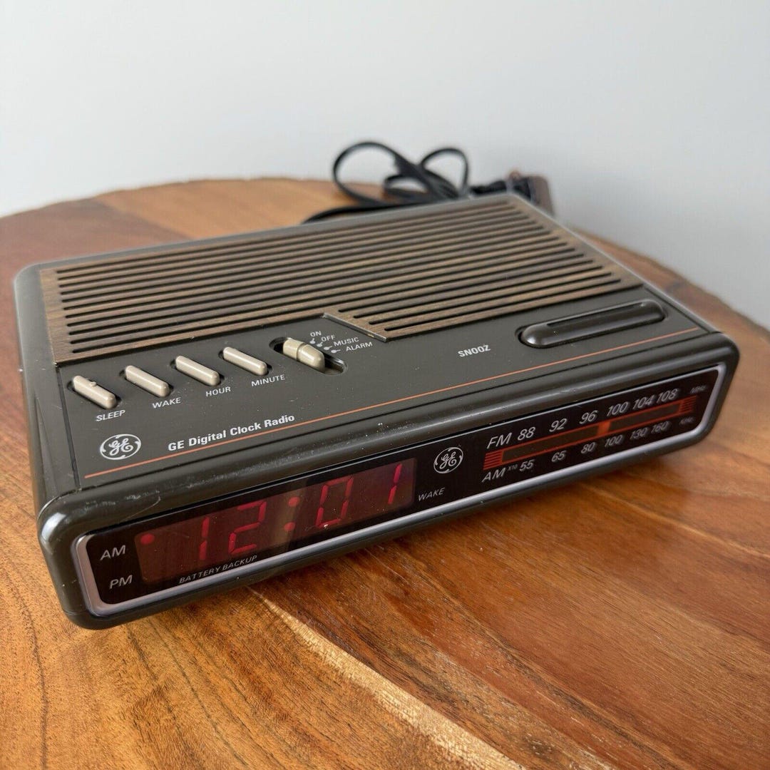 Vintage GE Model 7-4612A Woodgrain Digital Alarm Clock AM/FM Red ...