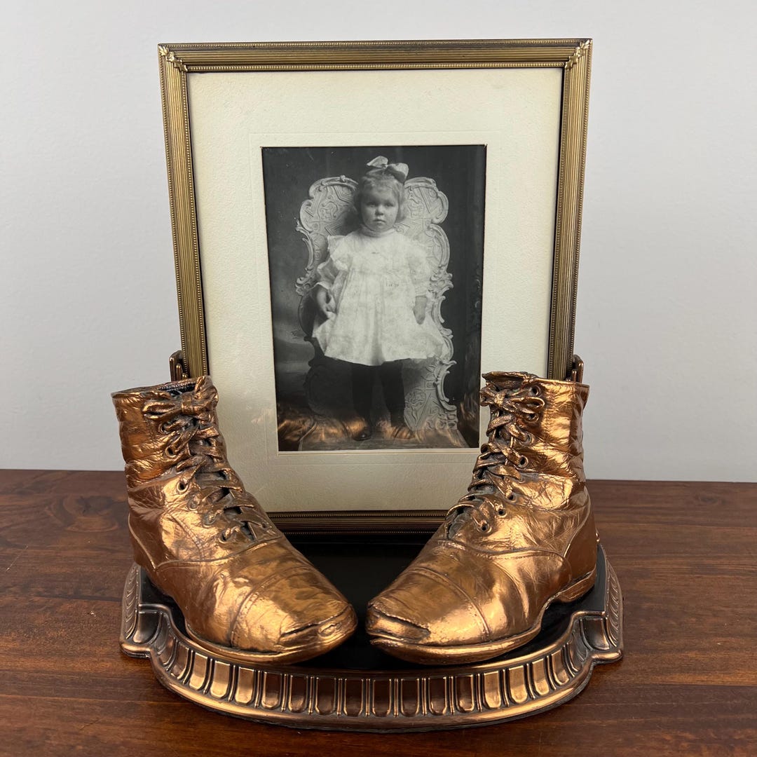 Vintage Bronze Copper-plated Baby Shoes 8x10 Picture Frame and Stand W ...