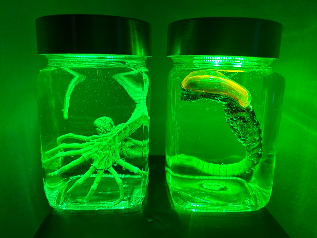 Alien Xenomorph XX121 Facehugger & Chestburster Specimen Glow Jar Pair ...
